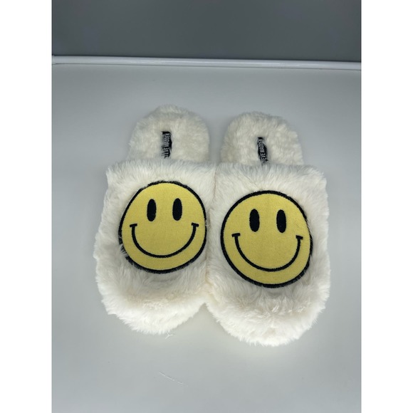 Steve Madden | Shoes | Steve Madden Nwot Smiley Face Furry Slippers ...